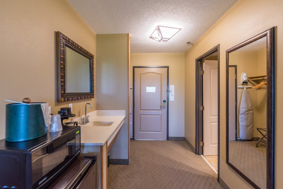 Lodging - Grand Ely Lodge