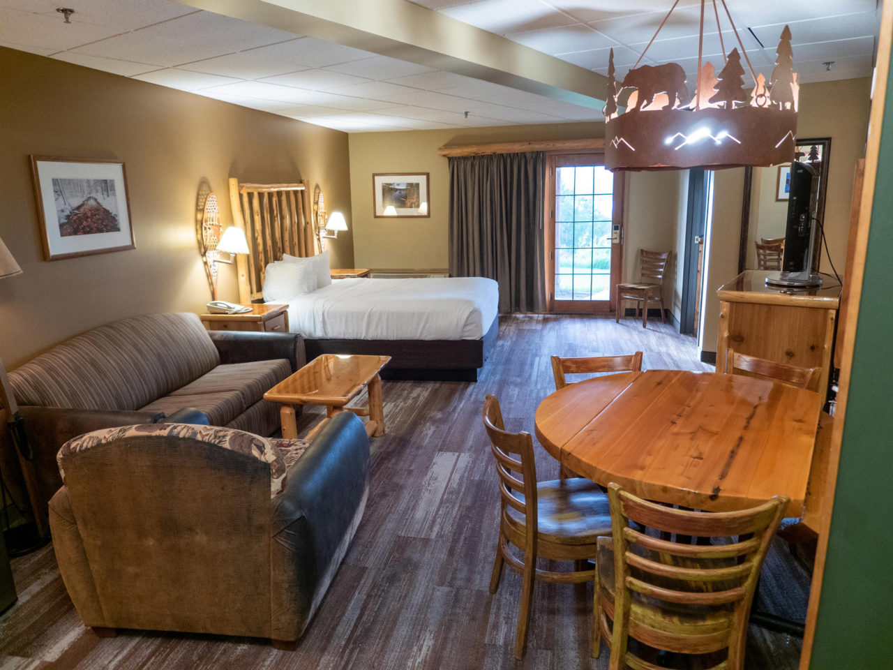 Lodging - Grand Ely Lodge