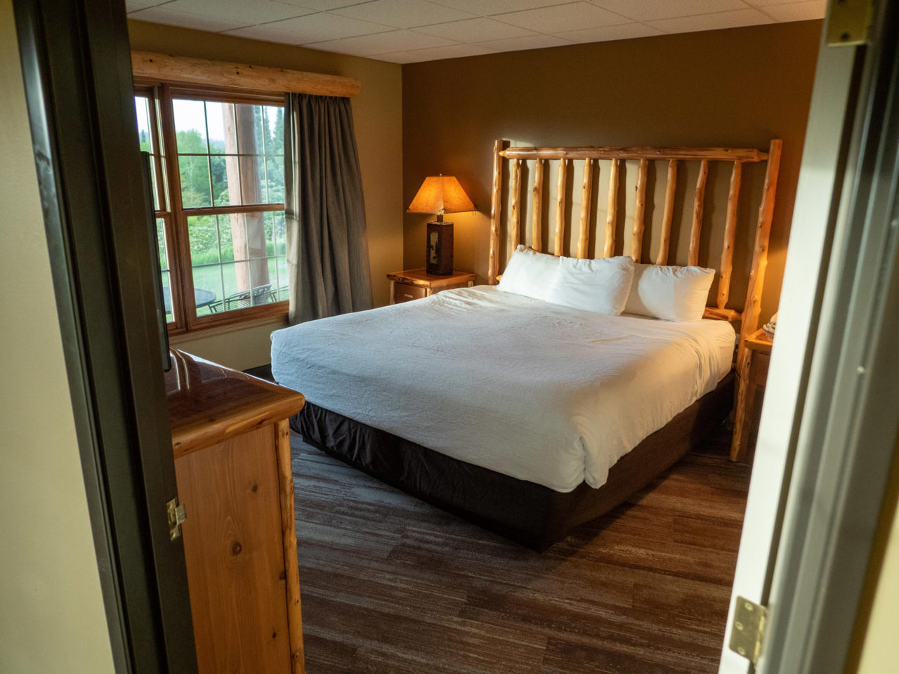 Lodging - Grand Ely Lodge