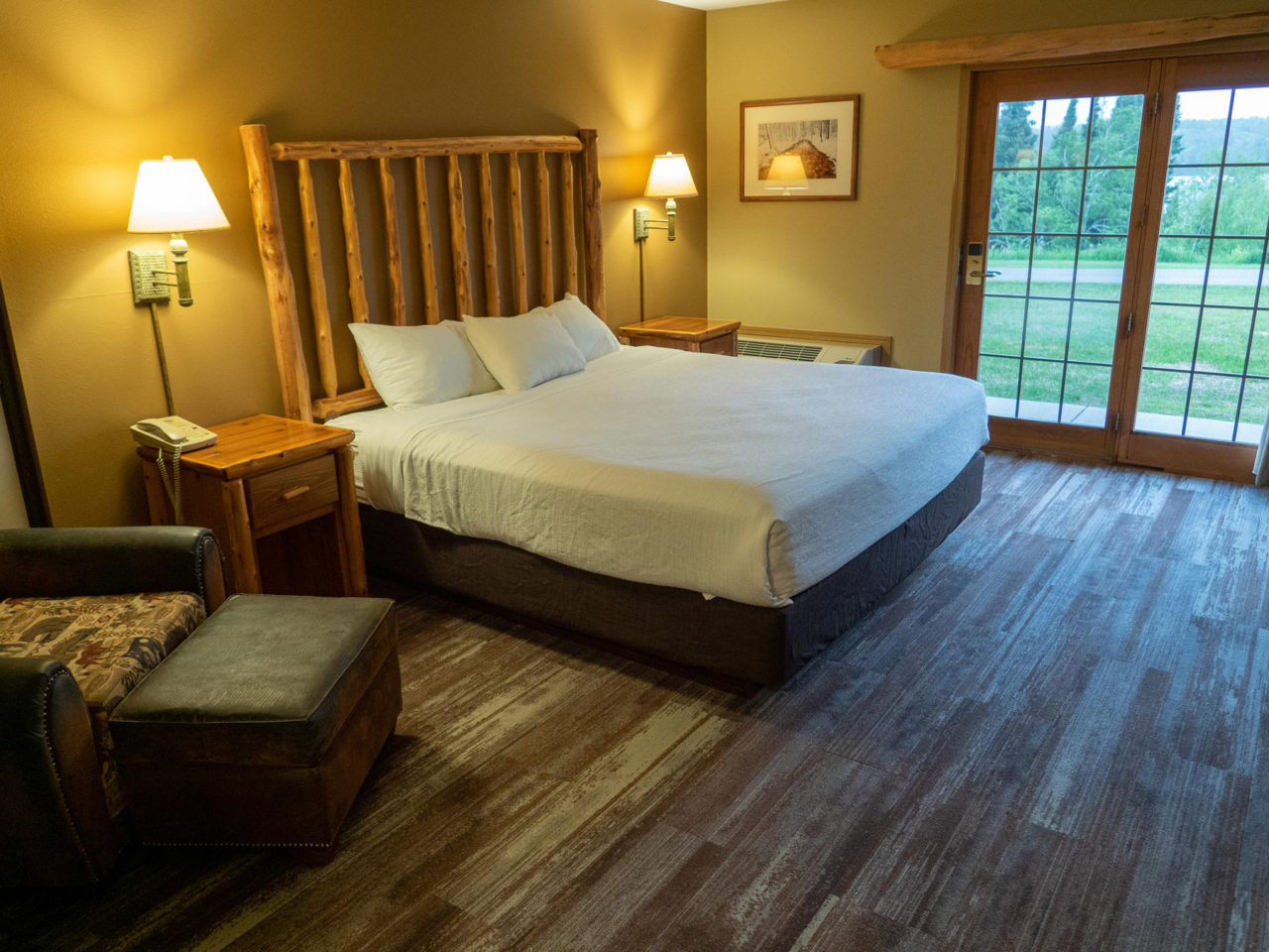 Lodging - Grand Ely Lodge